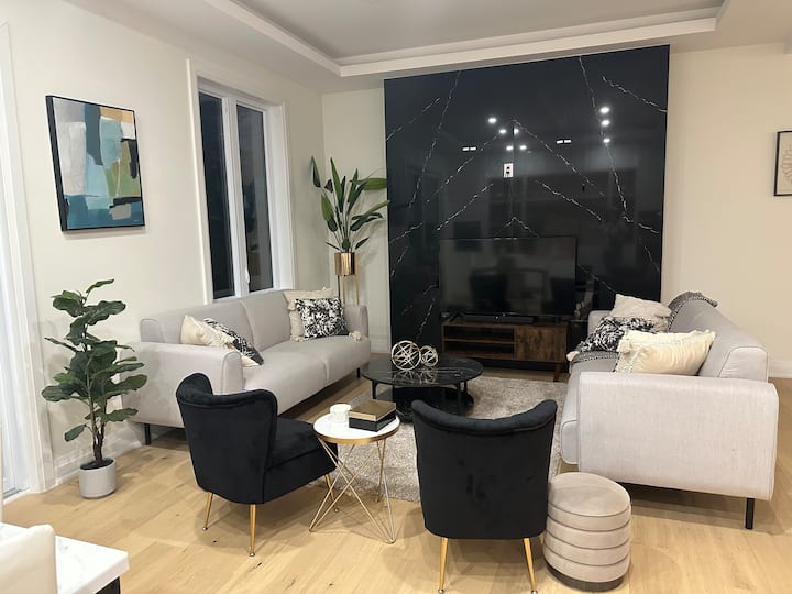 Luxury House In Port Credit - Mississauga