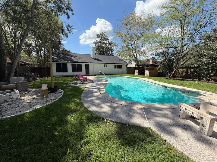 Comfort & Convenience|friendswood 3/2 Home W/ Pool - League City, TX