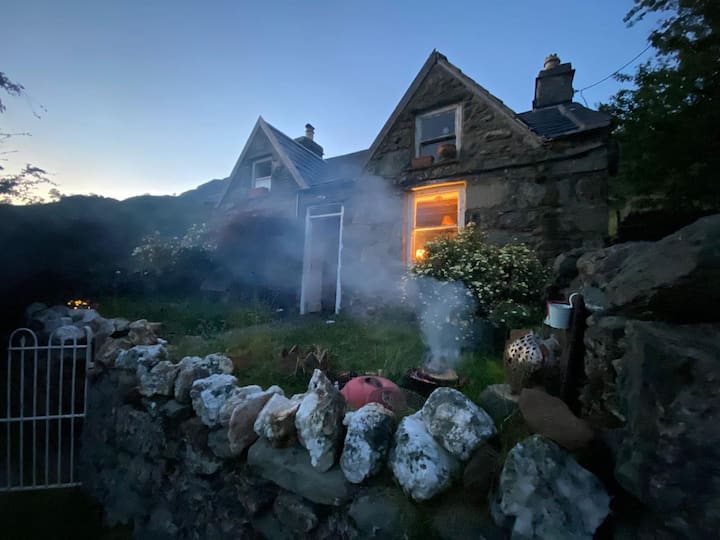 Traditional Unmodernised Snowdonia Cottage - Llanberis