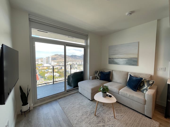 1br Dt Condo With Gym And Workspace - Kelowna