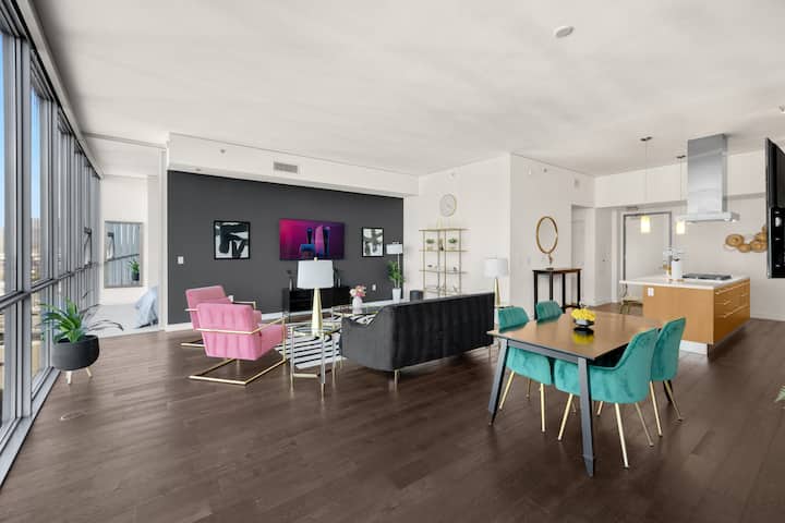 Luxurious Unique, Best Service High-rise Location - Santa Ana, CA