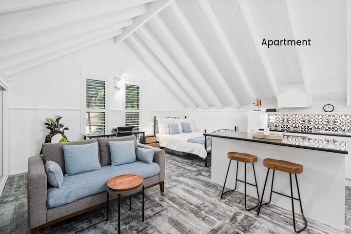 Buffy's Place - 
A Coastal Studio - Avoca Beach