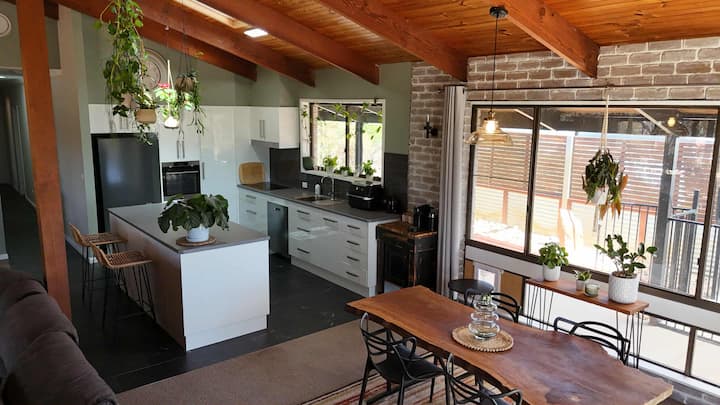 Private Country Escape | Spa, Sauna & Views - Bendigo