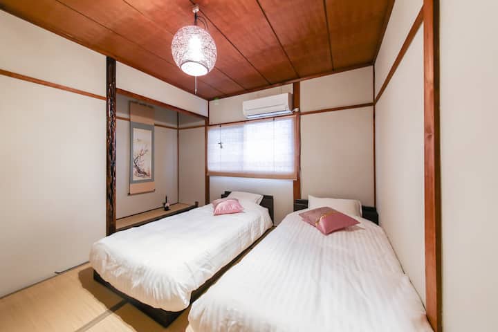 あびこ駅から徒歩8分の2階建て一軒家。天王寺まで20分、なんばまで26分。洗濯機、衣類乾燥機付き。 - Sakai