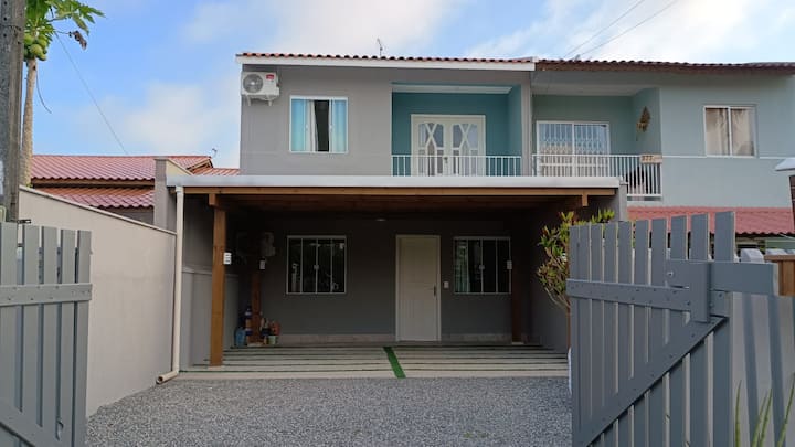 Sobrado Com 4 Quartos, Ar Condicionado E Piscina - Itapoá