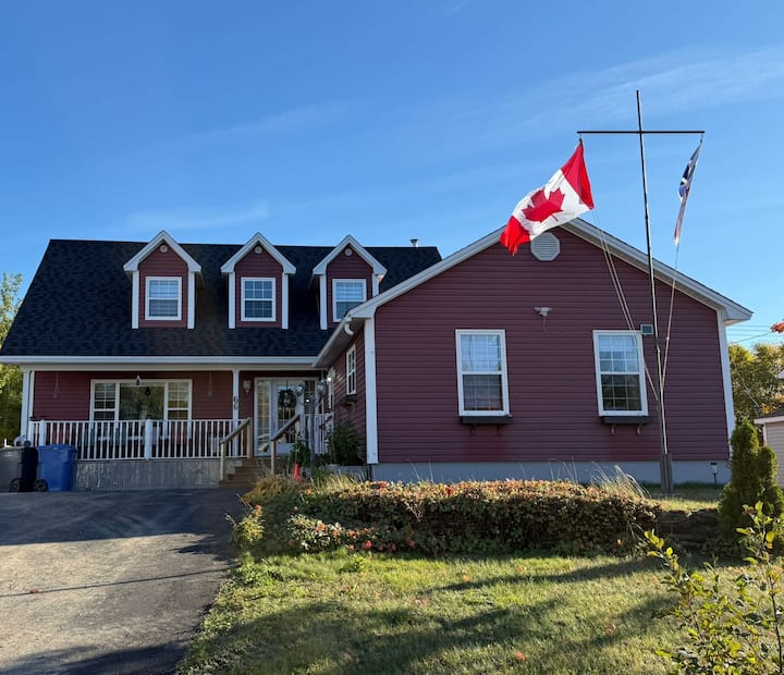 The Home On Bennett: The Perfect Group Stay - Gander