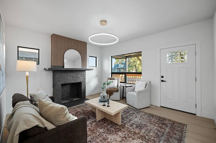 Modern Central Gem| Fully Remodeled & Stylish Stay - 斯波坎