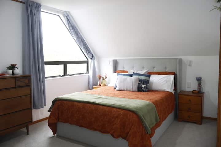 Hill Top Hideaway - Paekākāriki