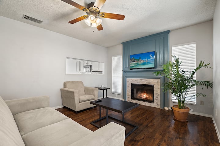 Family-friendly 2br+ Pool, Near Cowboys Stadium - Arlington, TX
