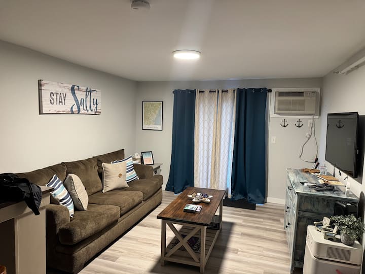 The Salty Edge/ Hampton Beach Get Away - New Hampshire (State)