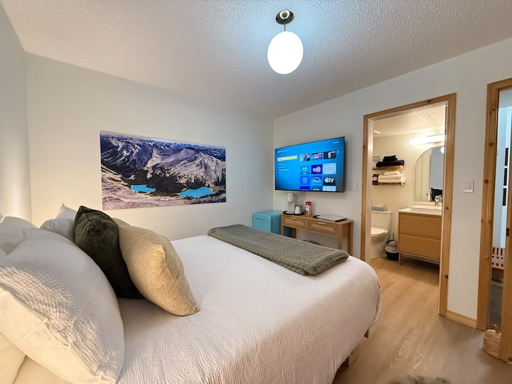 Summit View Ii Bed&bath| Ski-in ·Hot Tub· Sleeps 2 - Kimberley, BC, Canada