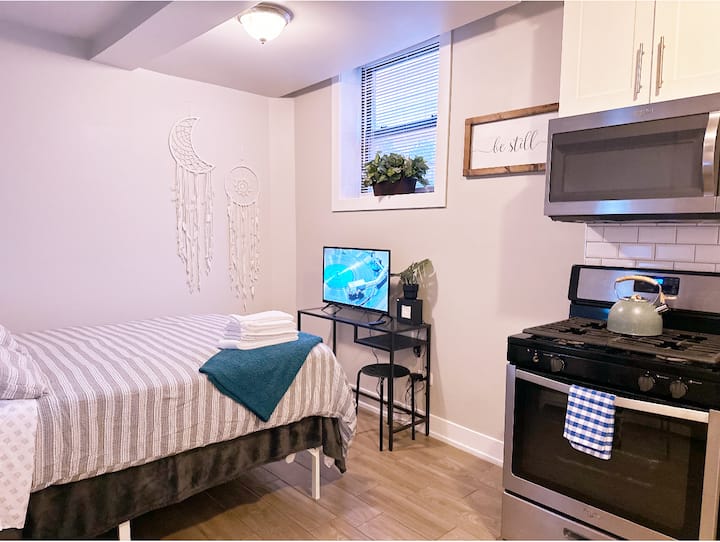 Cute Garden Unit Close To Boystown & Stadium! - Chicago, IL