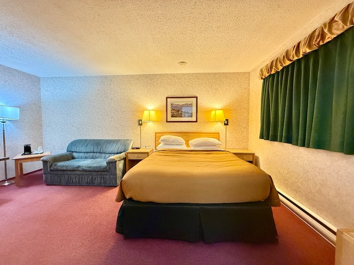 Queen & Sofa Comfort Suite (Accessible) - Hope