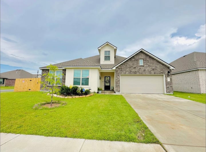 Lucky Landing Getaway — Where Every Stay Is A Win! - Lake Charles, LA