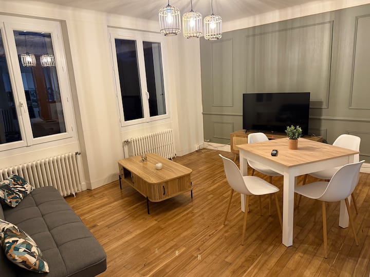 Jolie Maison Rénovée Avec Goût - Lussac-les-Châteaux