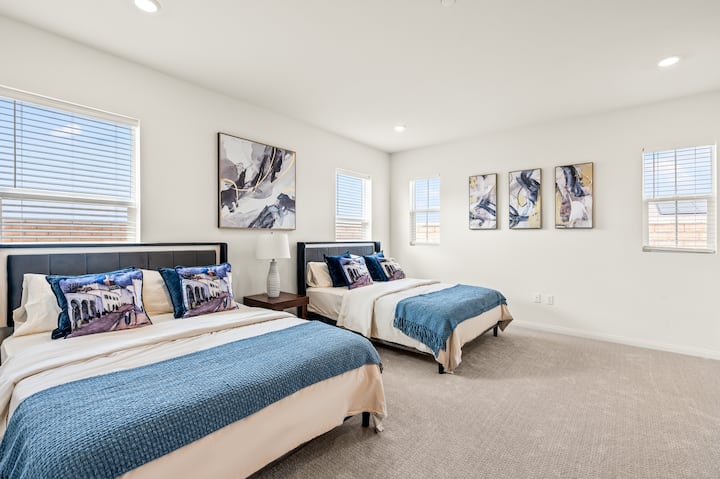 Spacious Family Home Modern Comfort Extended Stay - Riverside, CA