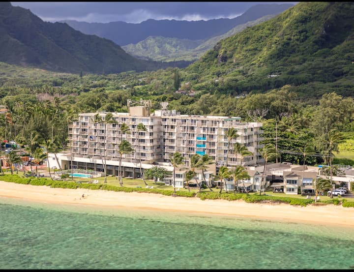 Beautiful Ocean Front Condo W Parking - Laie, HI