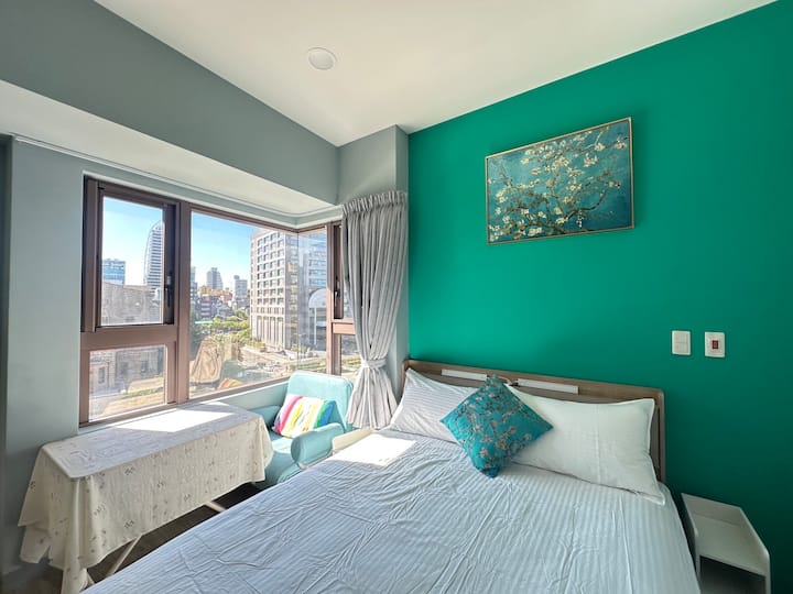 台北西門町,中山堂,總統府博愛特區,台北車站,台大醫院, 台北101世貿大樓,交通方便生活機能特佳。 - Taipei