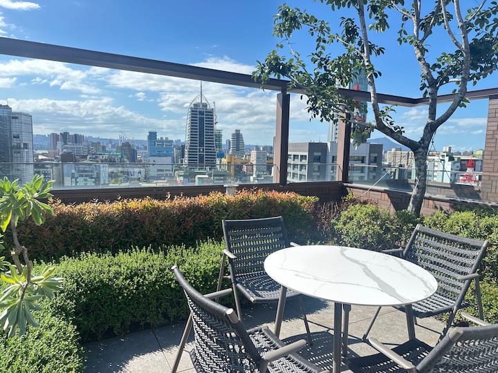 中山堂正對面｜近西門町｜台北車站｜台大醫院｜東門永康街｜101世貿｜鬧中取靜,交通便利,生活機能佳. - 타이베이