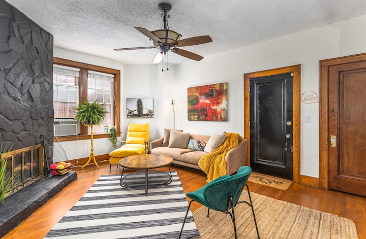 Last Min Deal - Historic Condo - 1 King 2 Queens - Lake Higgins