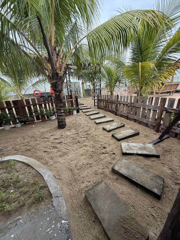 Family Cottage 2br Plus Beautiful Beachfront View! - San Lorenzo