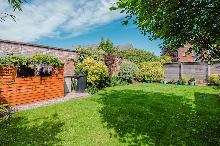 2 Bed Cottage In The Heart Of Mobberley - Knutsford