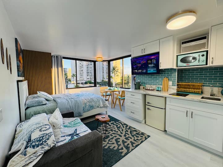 Newly Renovated Beachy Paradise Gateway Retreat - Maunalua Bay Beach, HI