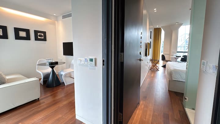 Liv Premier Two Bedroom W Balcony / Pool In Novena - Novena