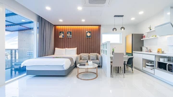 가201 Or 202 #실내 수영장 (미온수 무료) # 넷플릭스 # 개별바비큐 #오션뷰 - Pohang-si