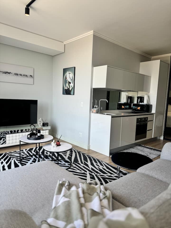 Ellipse Contemporary Haven |Centrally Located - South Africa