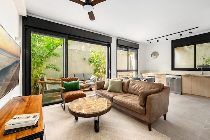 Gruzenberg Garden, Near Neve Tzedek. - Tel Aviv