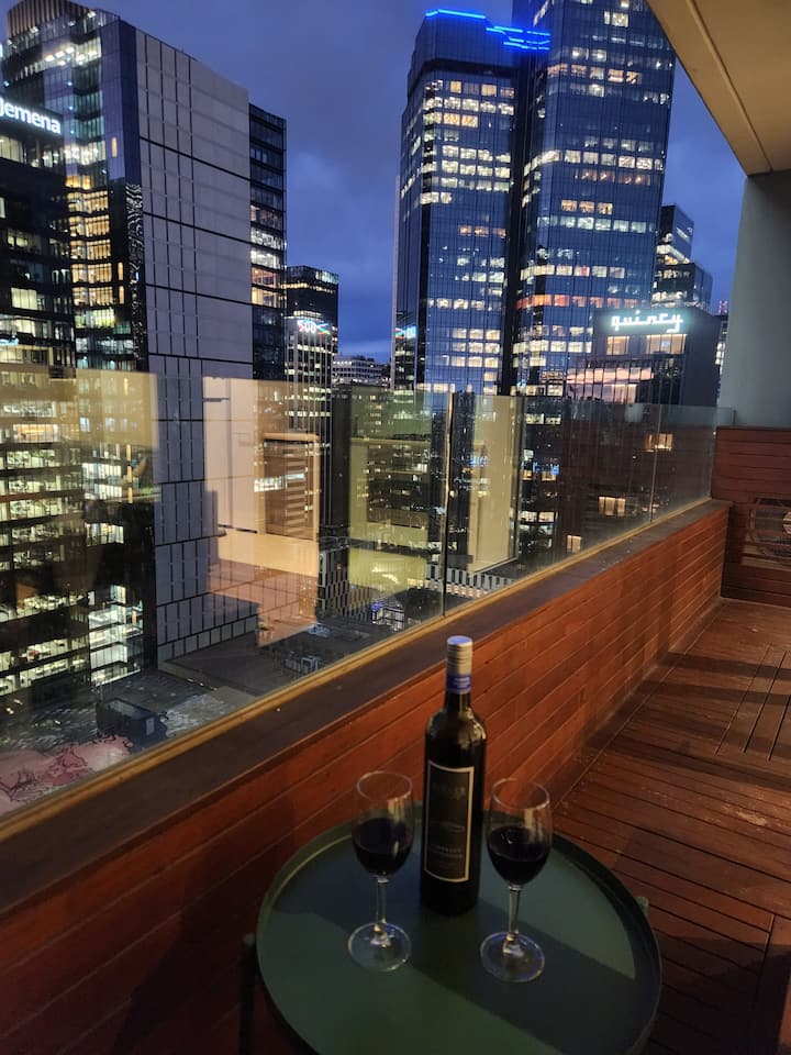 Modern Cbd Apartment With Balcony & Skyline Views - St Kilda