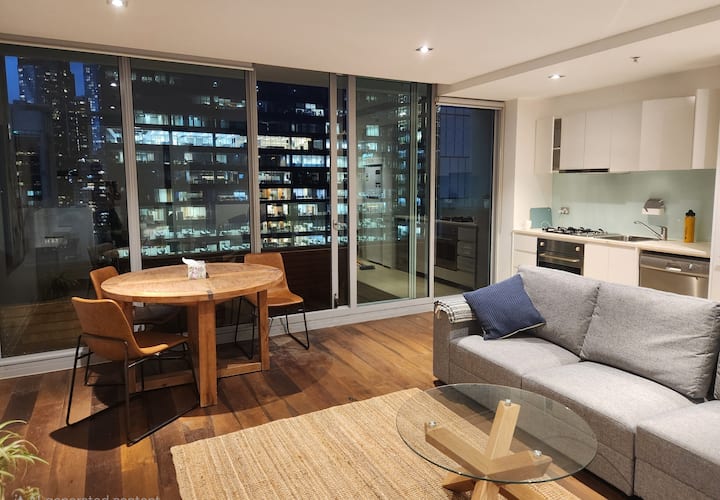 Modern Cbd Apartment With Balcony & Skyline Views - Kensington