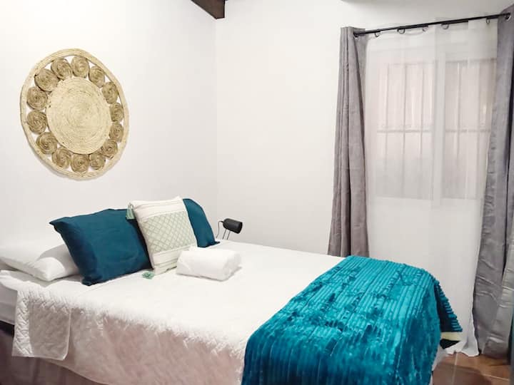 2d City Center Netflix 4 Guests - 