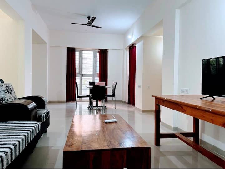 Sanita's Abode Balewadi - Roomier Stays In A 3bhk. - Pune