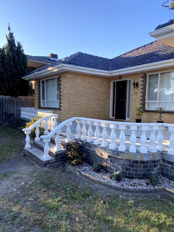 Beautiful House In The Heart Of Springvale! - Melbourne