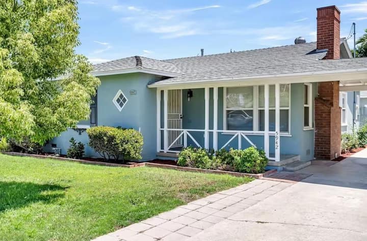 Wood Streets Gem: Guest Suite, Gym + Tesla Charger - Jurupa Valley, CA