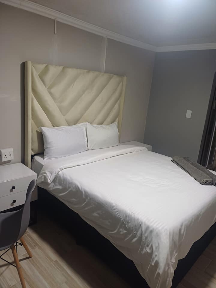 Qeenbed Room At Blackwood Guesthouse - Vereeniging