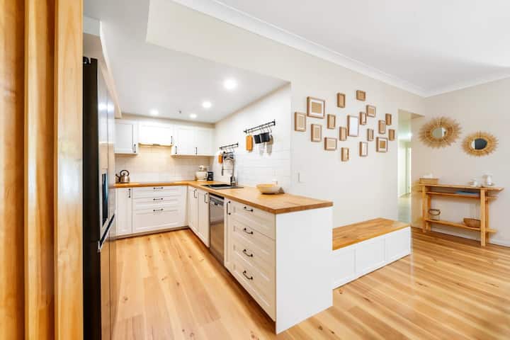 Coastal Comfort In The Heart Of Surfers Paradise - Surfers Paradise