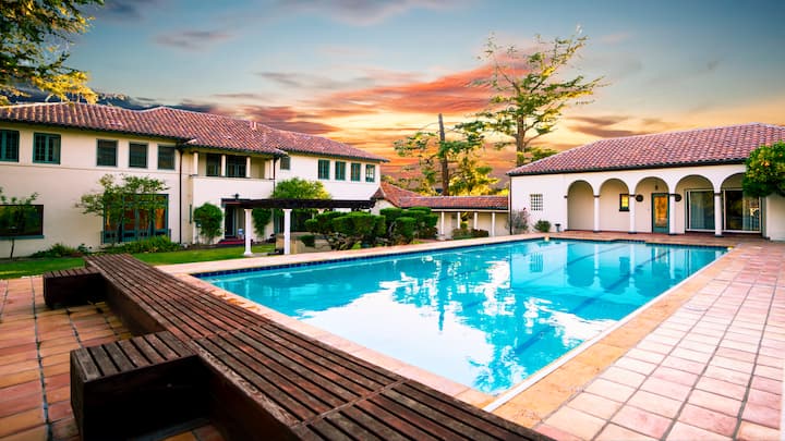 Golden-era Lux Estate | 8br Villa & Garden Suite - Milpitas, CA