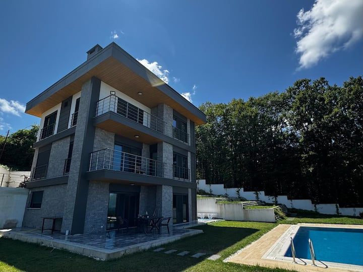 Doğanın Kalbinde Modern Kaçış 
Alba Di Mare Villa - Ağva Merkez