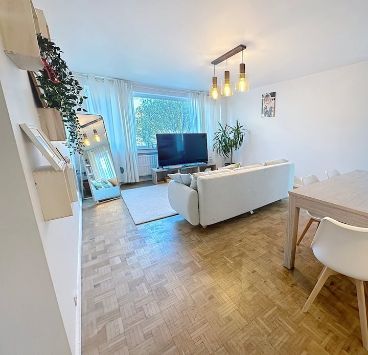 Appart Lumineux – 1 Chambre + Canapé-lit (4 Pers) - Brussel