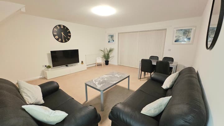 Cosy 3 Bedroom House In Oldham, Uk - Oldham