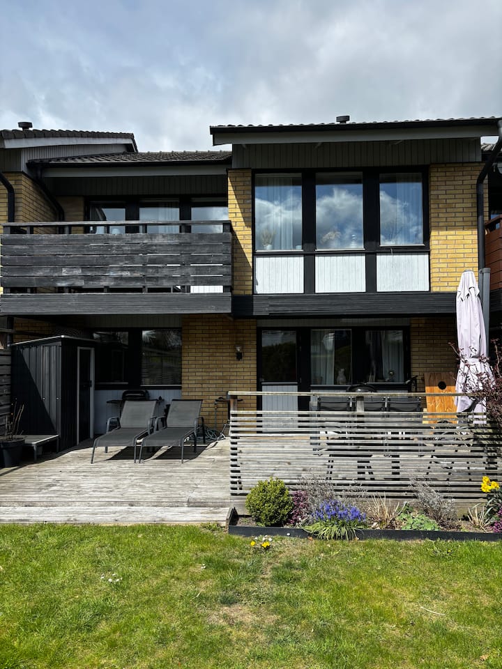 Mysigt Radhus I Solbacken-hälsobacken - Ystad