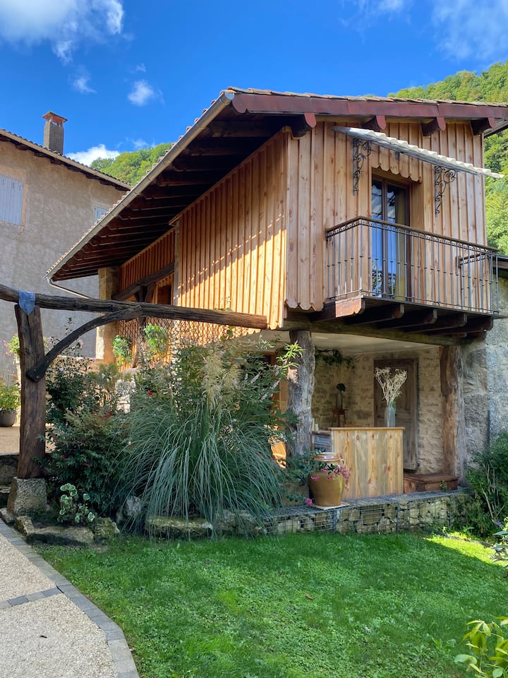Maison Atypique. - Ain