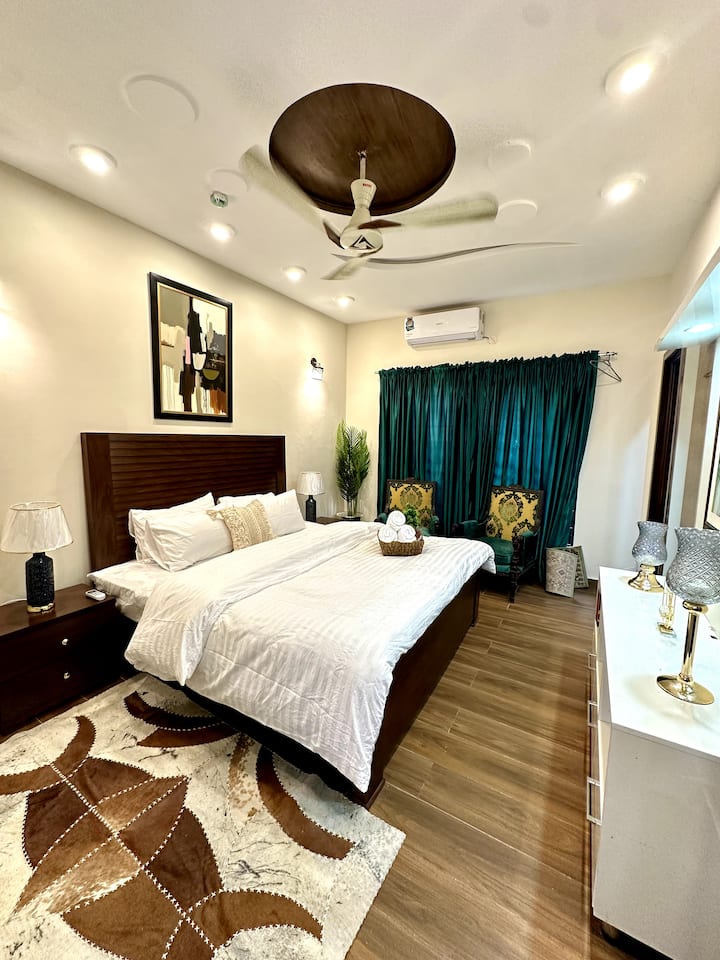 Luxury 3br Dha 9 Retreat | Pool Table | Work Space - Pakistan