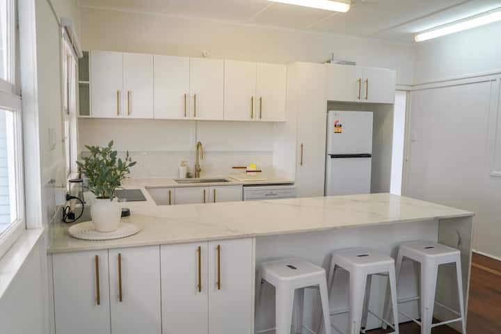 Bargara | Seeside Cottage | Family + Pets Welcome - Bargara