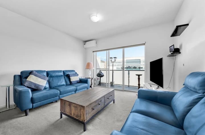 Walking Distance To Train Station & Dandenong Cbd - Dandenong