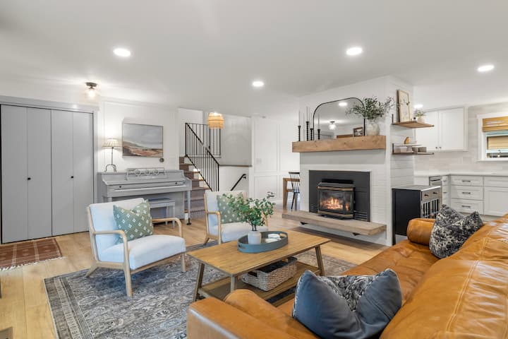 Cozy 4 Br Downtown Sumner Retreat, Walk To Train - Puyallup, WA