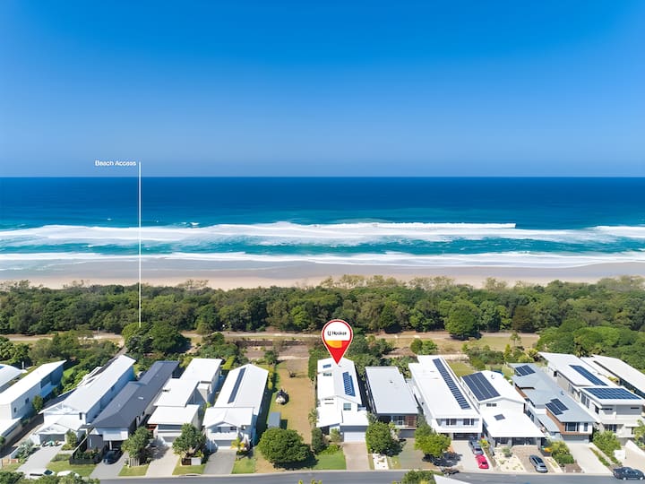 Saltwater House
Luxury Beachfront Family Retreat - Tweed Heads